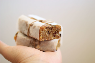 Raw Apricot and Cacao Bumper Bars Recipe + Giveaway – the best nest
